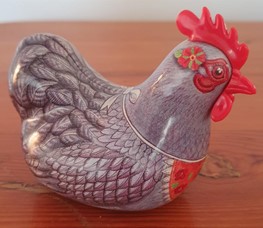 Easter: Elite - Happy Hens - Display Box 24 Tin Hens